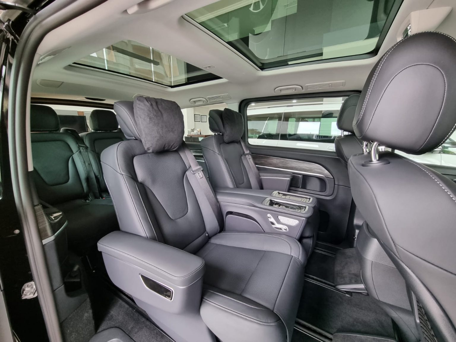V-Class V250 LWB Avantgarde NIK 2023 | Promo Mercedes Benz 2025 ...